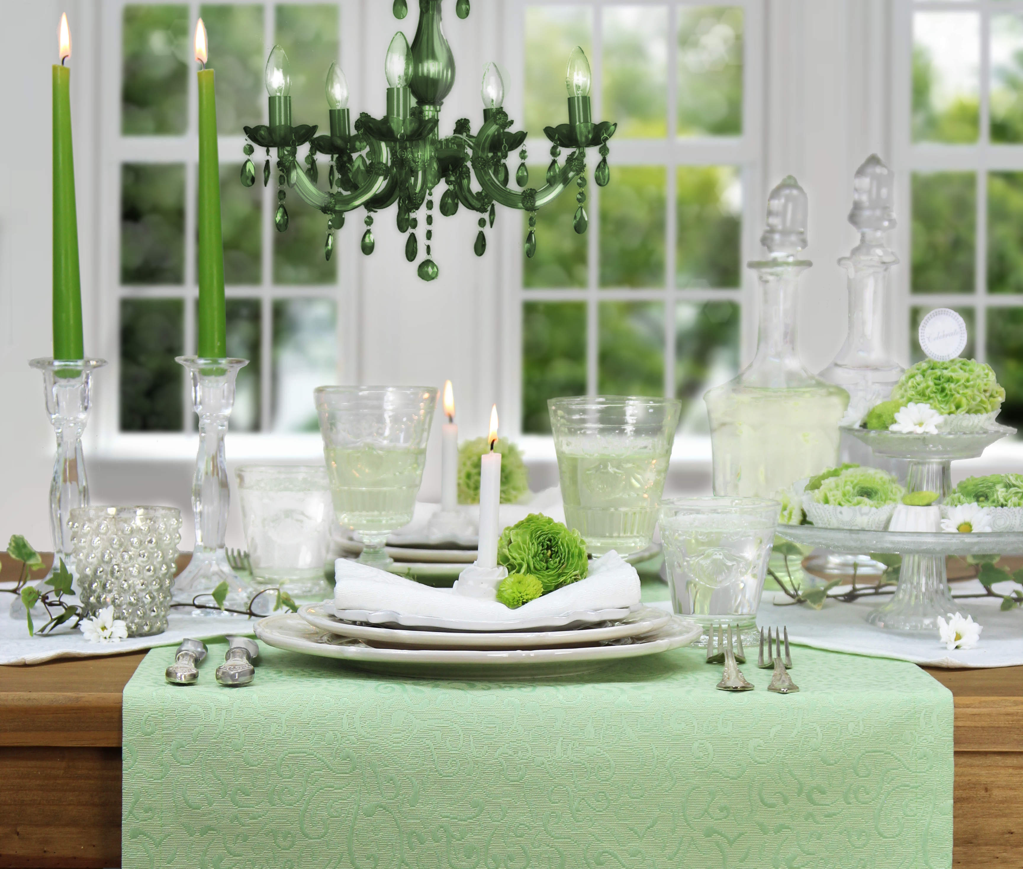 Festlich gedeckte Tische mit SECRET in neuen Frühlingsfarben – Tisch-Decken