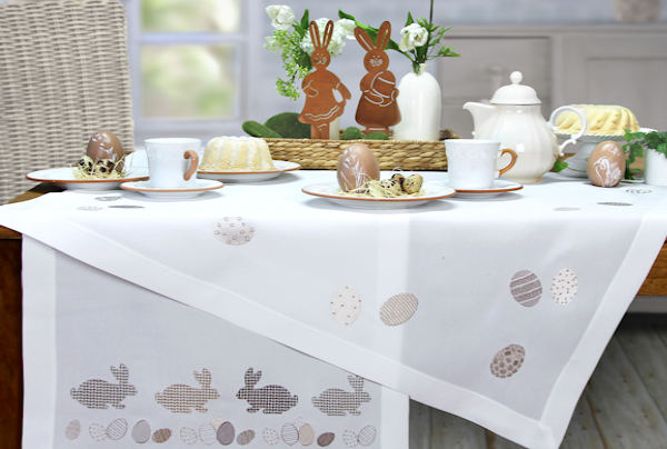 Tischläufer und Mitteldecken zu Ostern mit liebevoller Stickerei
